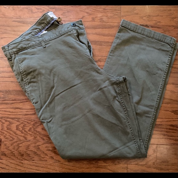 Dockers | Pants | Mens Dockers Army Green Khakis 4x32 Stretchy | Poshmark